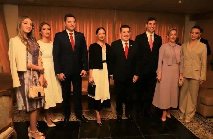 Horacio Cartes tiene una novia 31 años menor a lo Marc Anthony